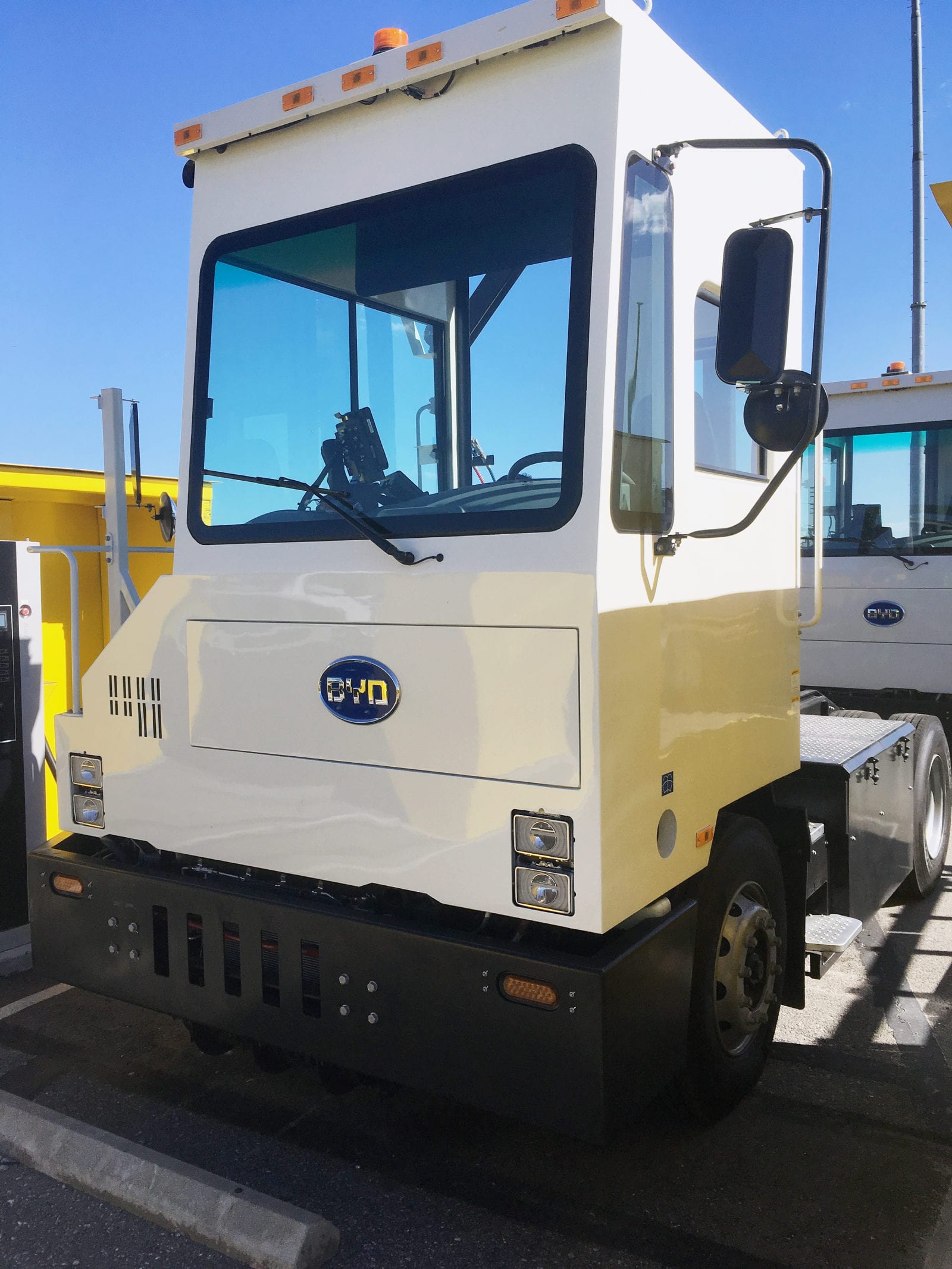BYD Debuts Next Generation Battery Electric Yard Tractor Providing ...