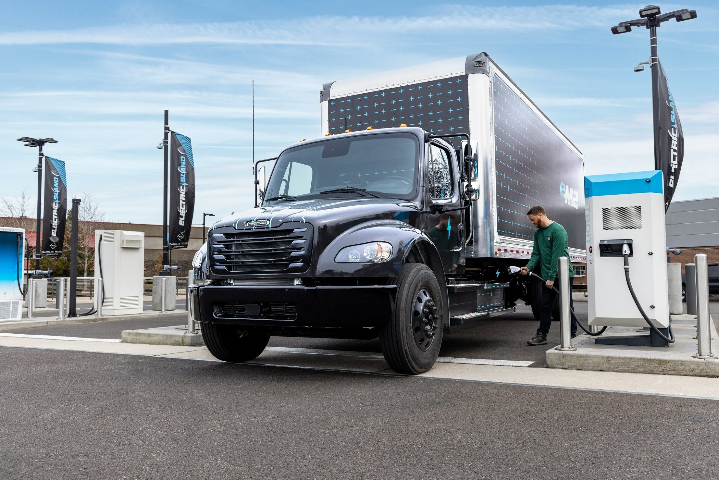 DTNA Unveils Freightliner Battery-Electric MD eM2 - ACT News